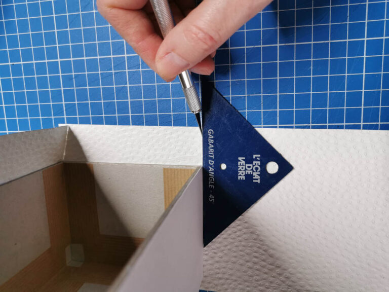 Zoom sur un outil : le gabarit d'angle - Cartonnage et créations